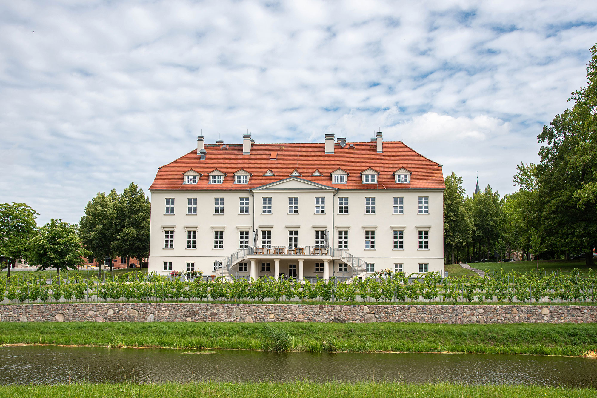 Kontakt - Schloss Rattey - Hotel, Weingut und Kulinarik